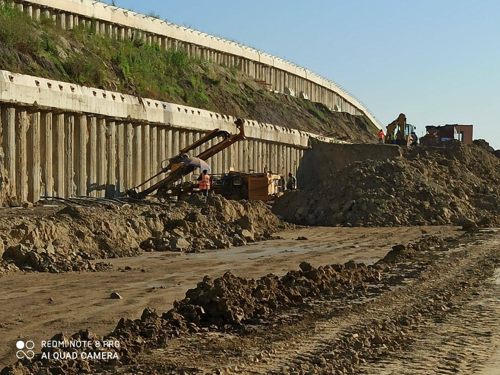 Imagini de pe șantierul Autostrăzii Sebeș- Turda. Lucrările ar urma să ...