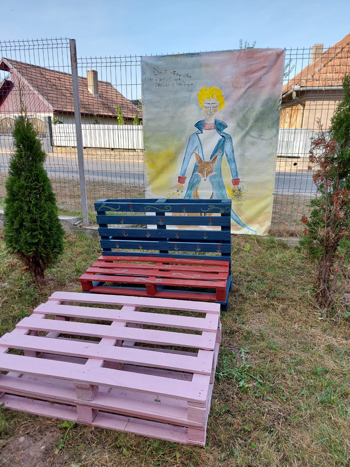 FOTO | Grădină senzorială amenajată în curtea Școlii din Băișoara