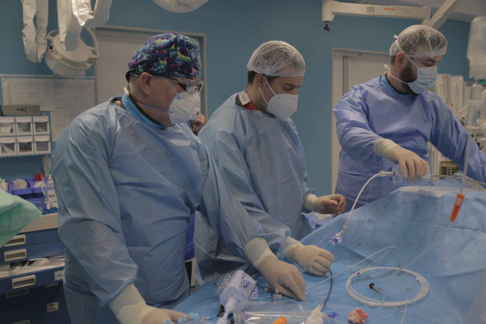 Operatie minim-invaziva in premiera la Cluj-Napoca. Doi pacienti cu ...